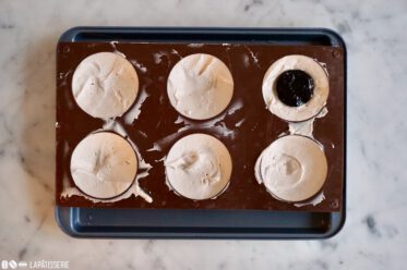 Mont Blanc | Törtchen mit Marone & Cassis – LAPÂTISSERIE