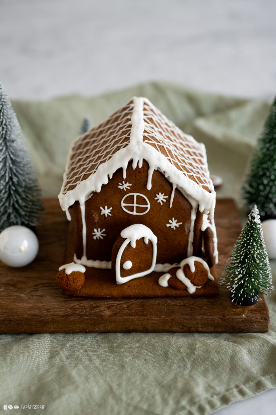 Lebkuchenhaus selber machen | Rezept & Schablone – LAPÂTISSERIE
